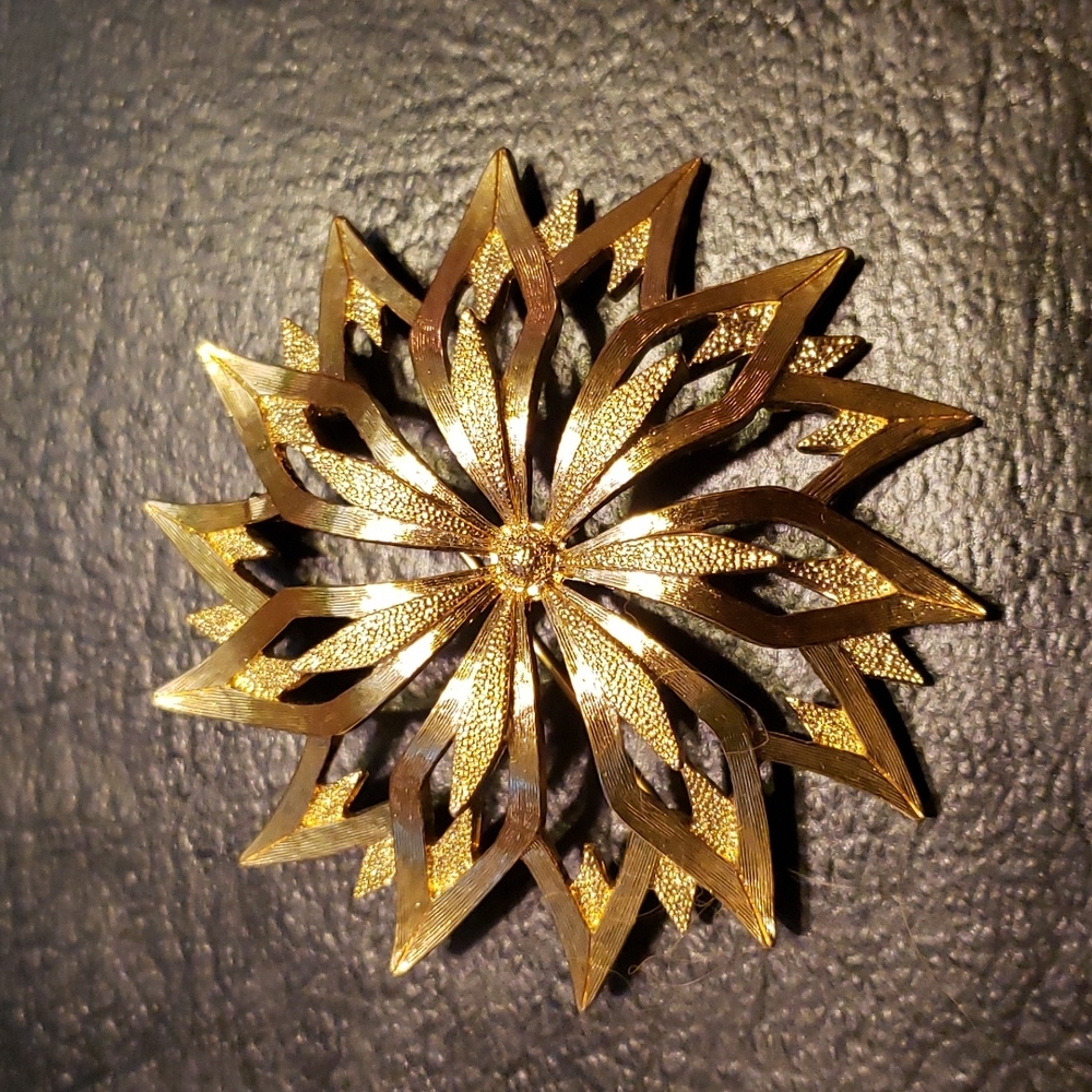 Monet Flower Brooch - Gem